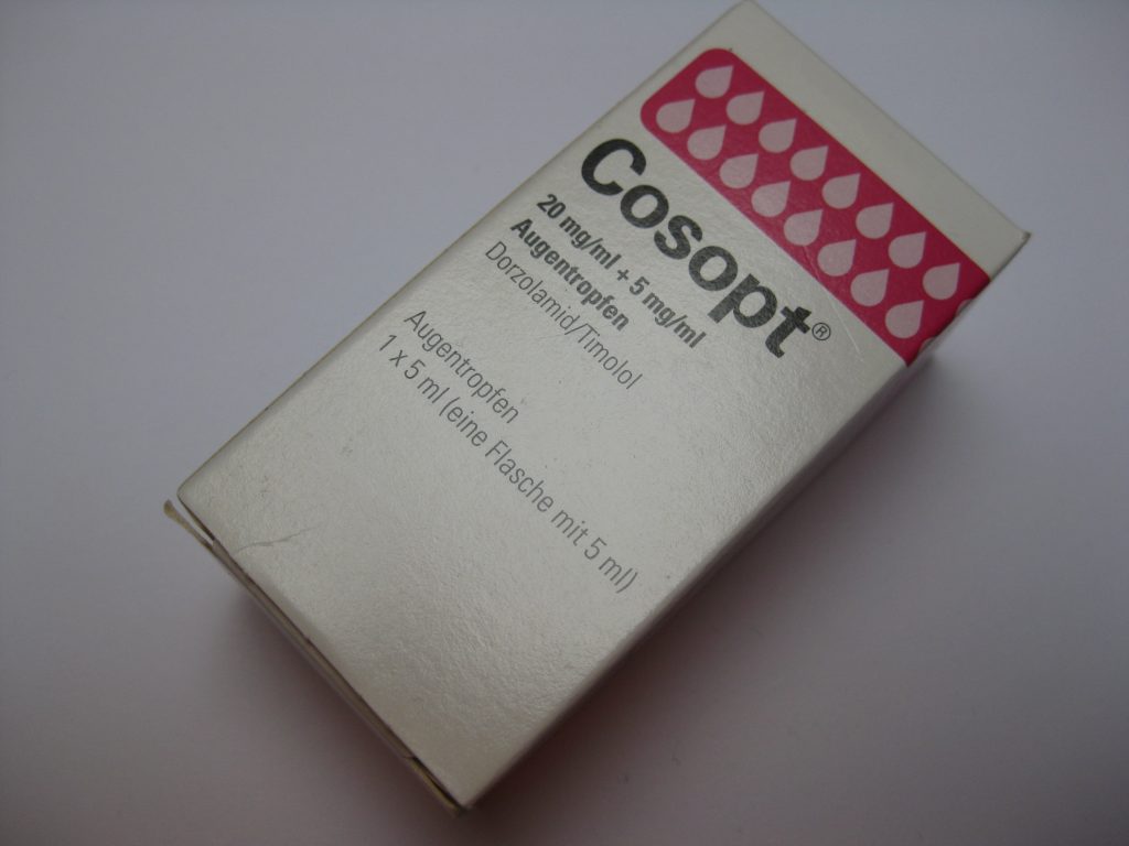 COSOPT® 20 mg/ml + 5 mg/ml Augentropfen - Möhren sind orange